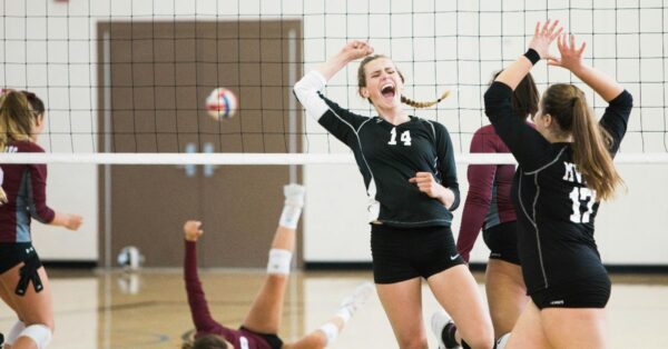 How to Play Volleyball for Beginners: Friendly Guide in 2024